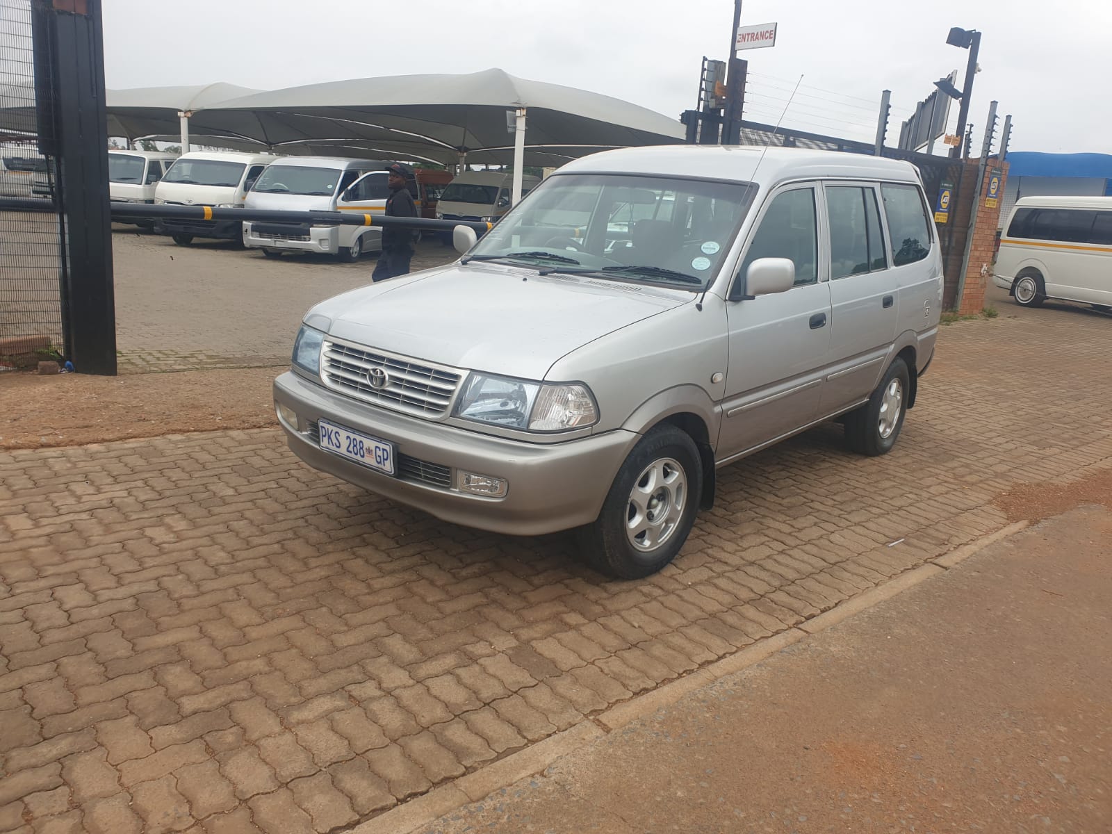 TOYOTA CONDOR 2400i | Times Square Motors