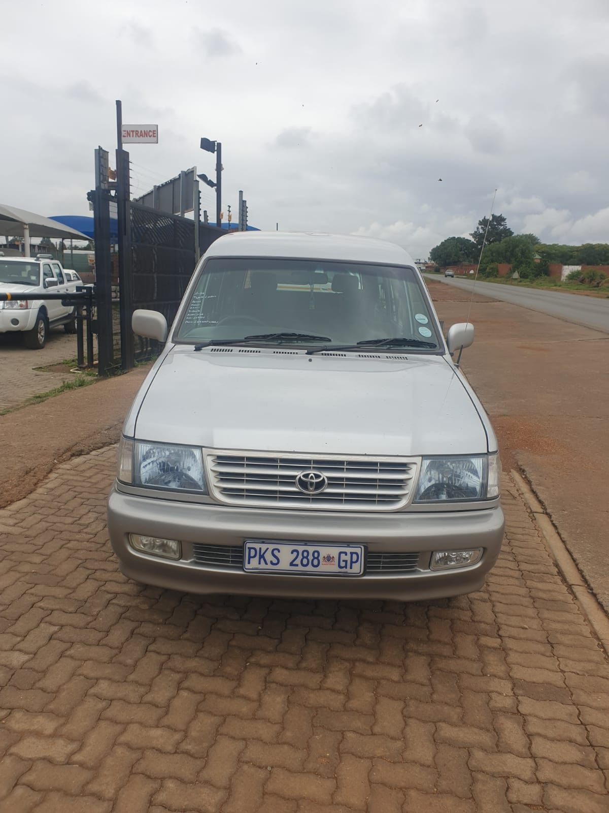 TOYOTA CONDOR 2400i | Times Square Motors